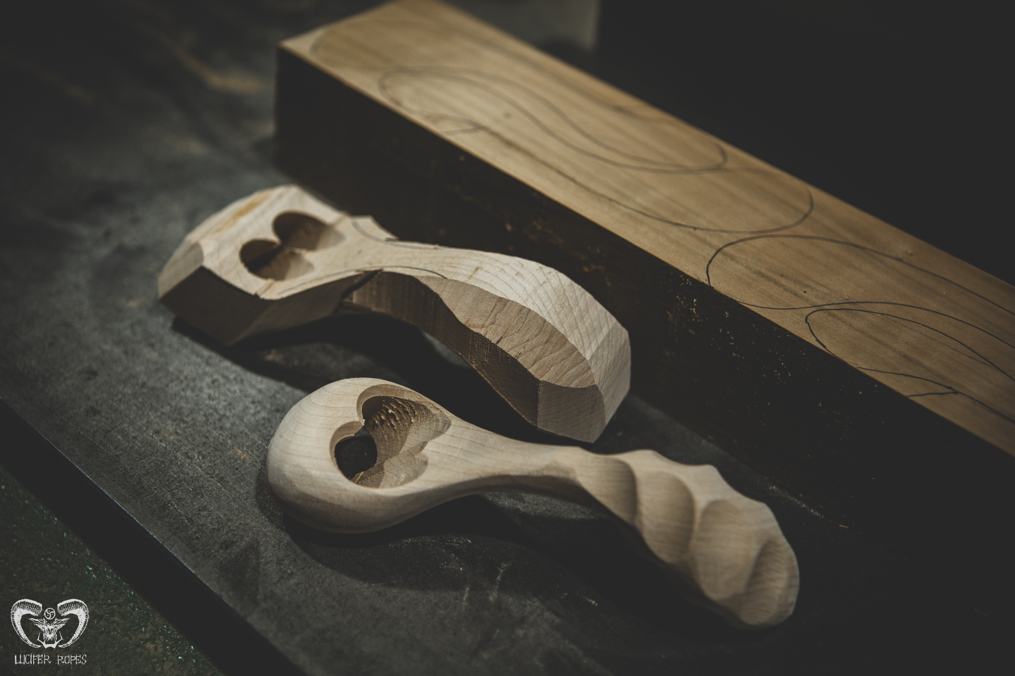 Un Fabricant De Sextoy En Bois